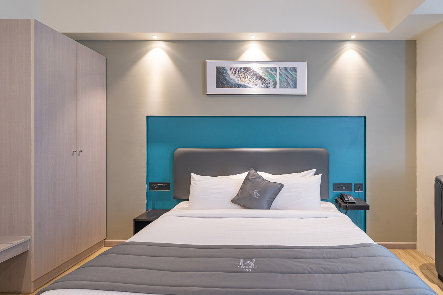 Superior Room Single – Republic Inn
